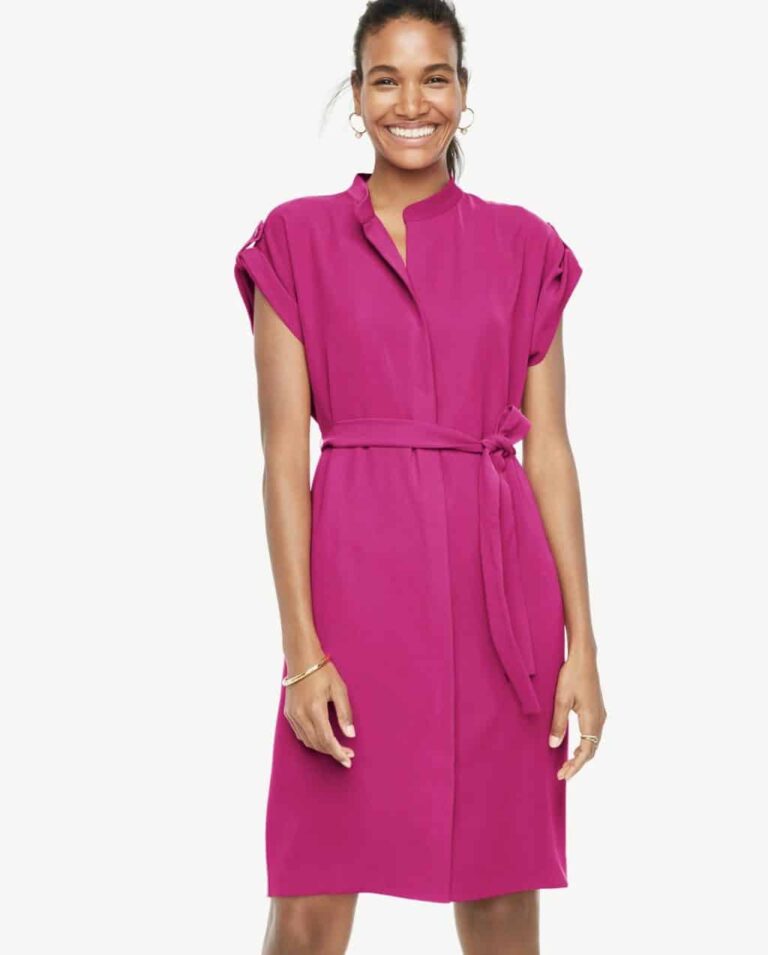 How to Dress Like a Local When You Travel